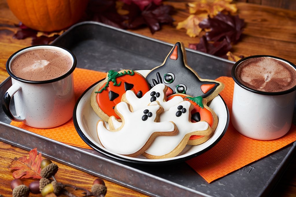 Halloween Recipe: Pumpkin-shaped iced cookies! – Pinocchio's Pantry ...